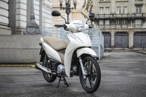 Conheça a história da icônica Honda C100 Dream - Levesa Motos Honda